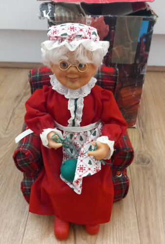 Vintage Mrs Claus figure Christmas Decoration Singing Musical Knitting ...