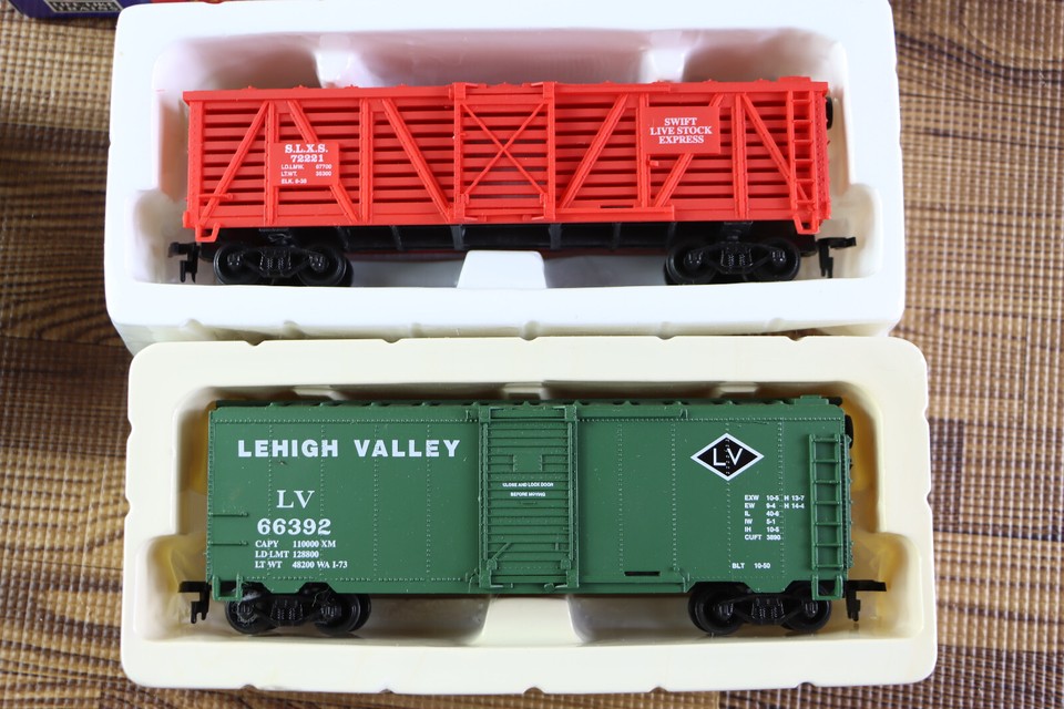 Lot of 3 Life-Like Trains HO Scale Powered Locomotive Freight Car | eBay