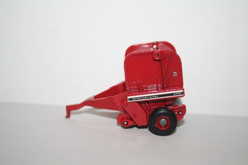 IH #2400 ROUND BALER DIECAST WITH HAY BALE-1/64-GOOD-LOOSE-ERTL | eBay