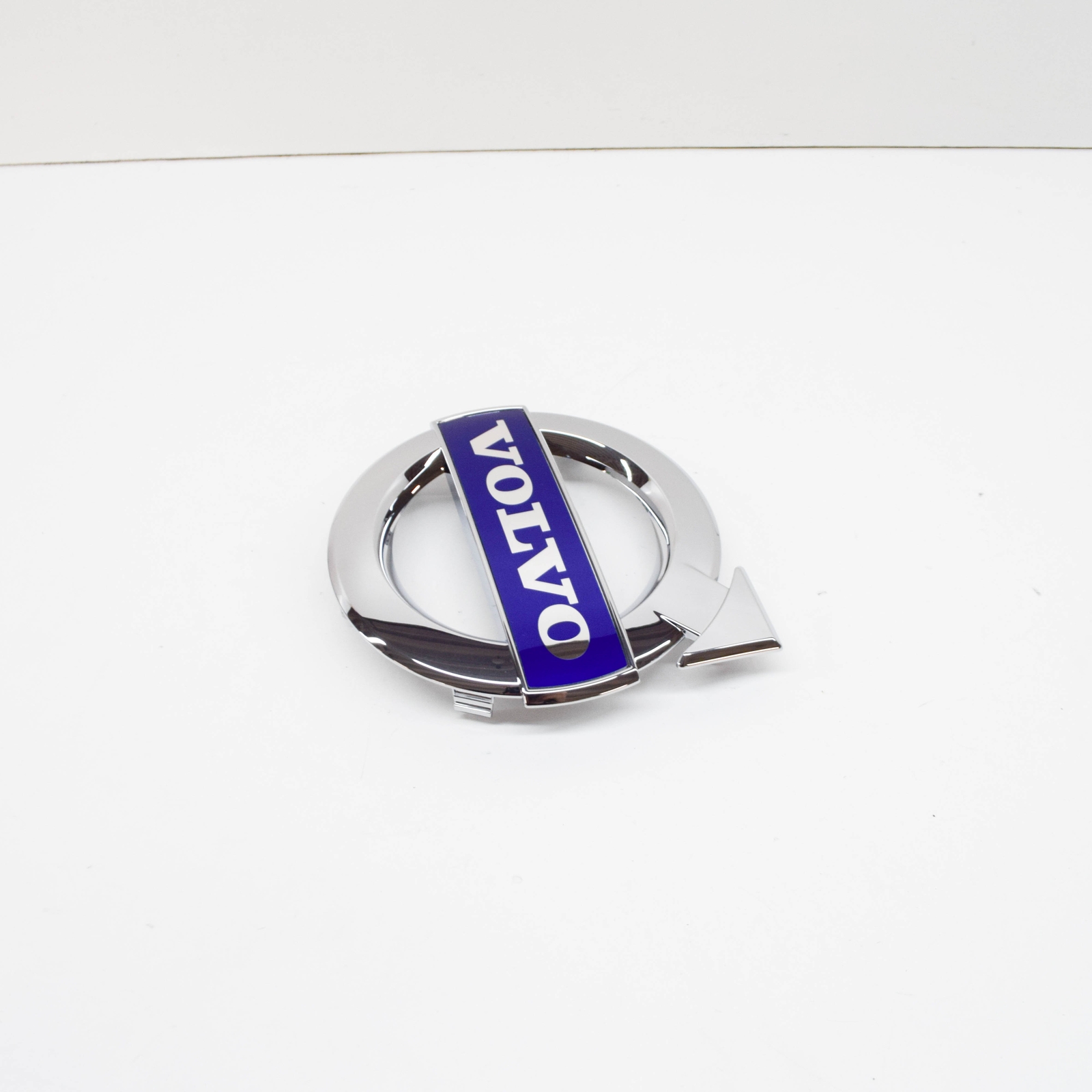 VOLVO C30 Radiator Grille Emblem 31383031 NEW GENUINE | eBay Australia