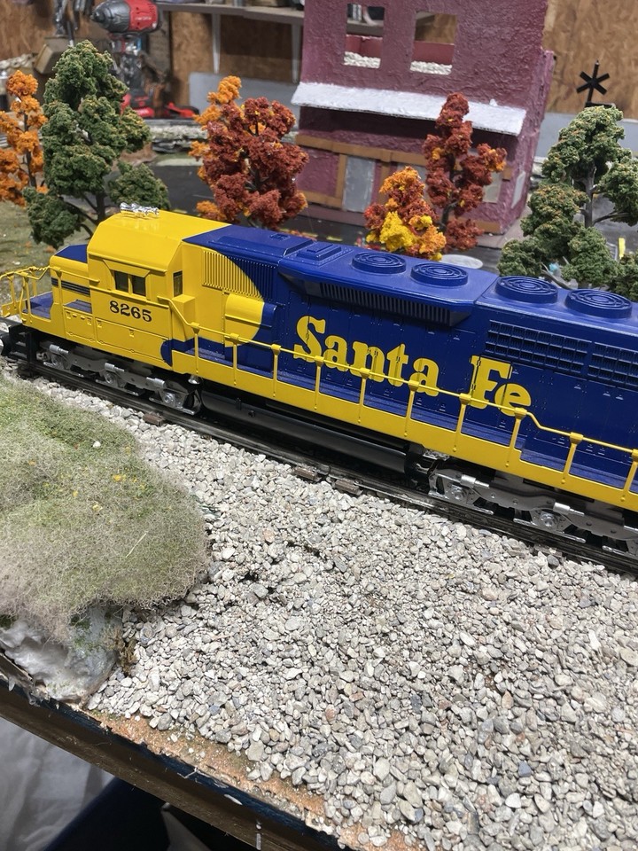 Lionel O Gauge Santa Fe SD40 Diesel Locomotive Yellow Blue 8265 | eBay