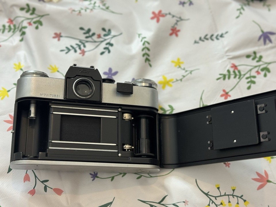 Zenit-B 35mm SLR Film Camera Body Shutter, reel-winder works. Rusty ...