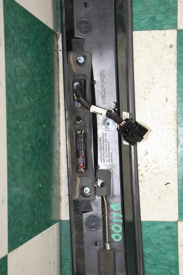 15-22 Charger *DMG* Center Decklid Trunk Hatch Taillight Tail Light ...