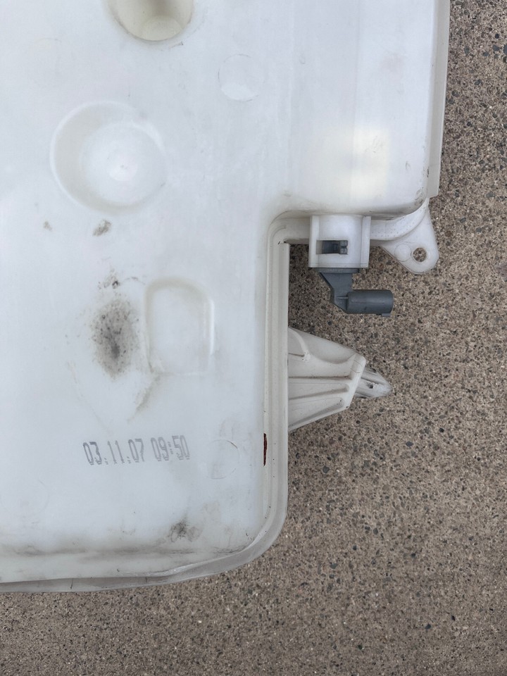 06-12 E90 E91 BMW Windshield Washer Fluid Reservoir and Pump ...