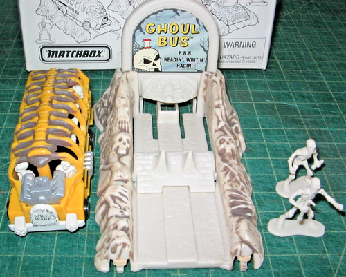 Matchbox Haunted Haulers Ghoul Bus 1997 with box Mint never used w ...