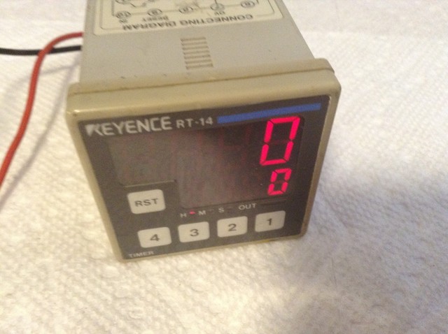 KEYENCE Rt-14 48mm 4-digit Single Stage Preset DC Power Supply LED ...