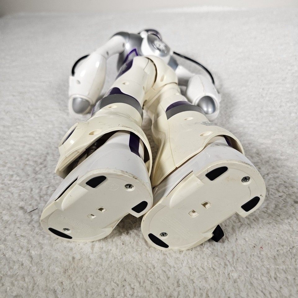 WOWWEE Femisapien Female Robot FULL SIZE 15” Model Programmable AI *NO ...