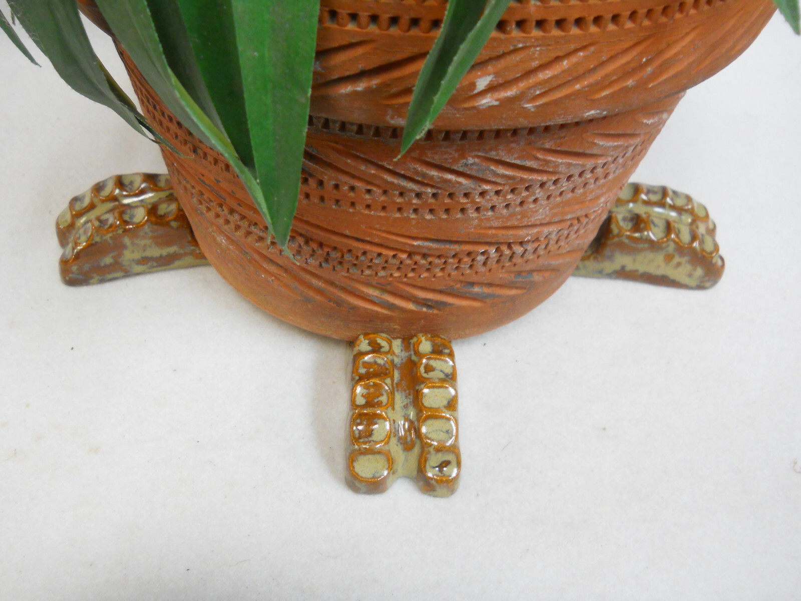 POT FEET Ceramic Flower Planter Risers "Ridged" Design Brown Earth ...