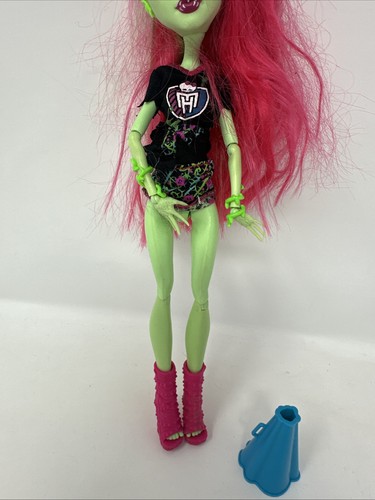 2013 MONSTER HIGH VENUS McFLYTRAP DOLL "Ghoul Spirit" w/MEGAPHONE ...