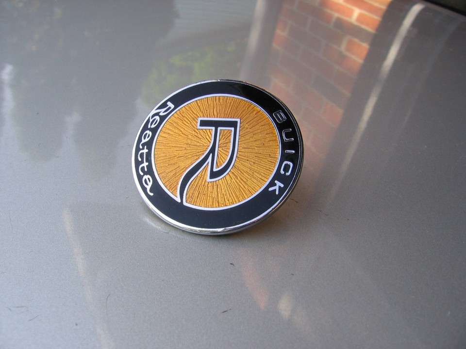 👉88 89 90 91 1988 1991 BUICK REATTA HOOD EMBLEM---SMALLER 2 INCH ROUND ...
