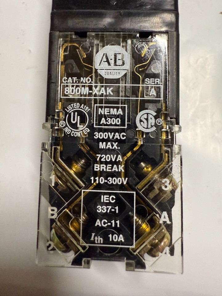 ALLEN BRADLEY 800MR-J41B/800M-XAK SELECTOR SWITCH 3-POSITION KEYED ...