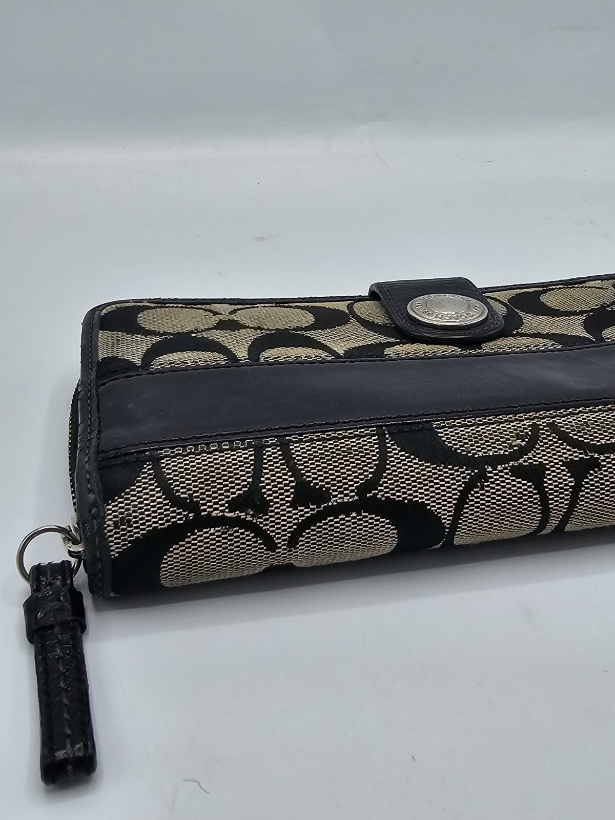 Coach Signature Black And Tan Wallet - Gem