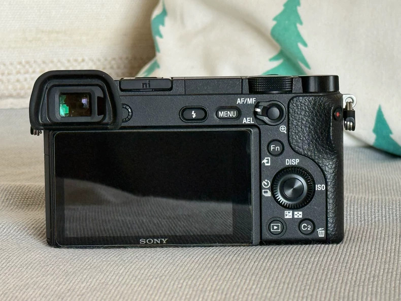 Sony Alpha A6300 24.2MP Mirrorless Digital Camera w/16-50mm Lens - 95% ...