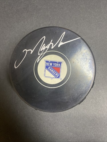 Mark Messier Autographed NY Rangers Logo Puck (Beckett) | eBay