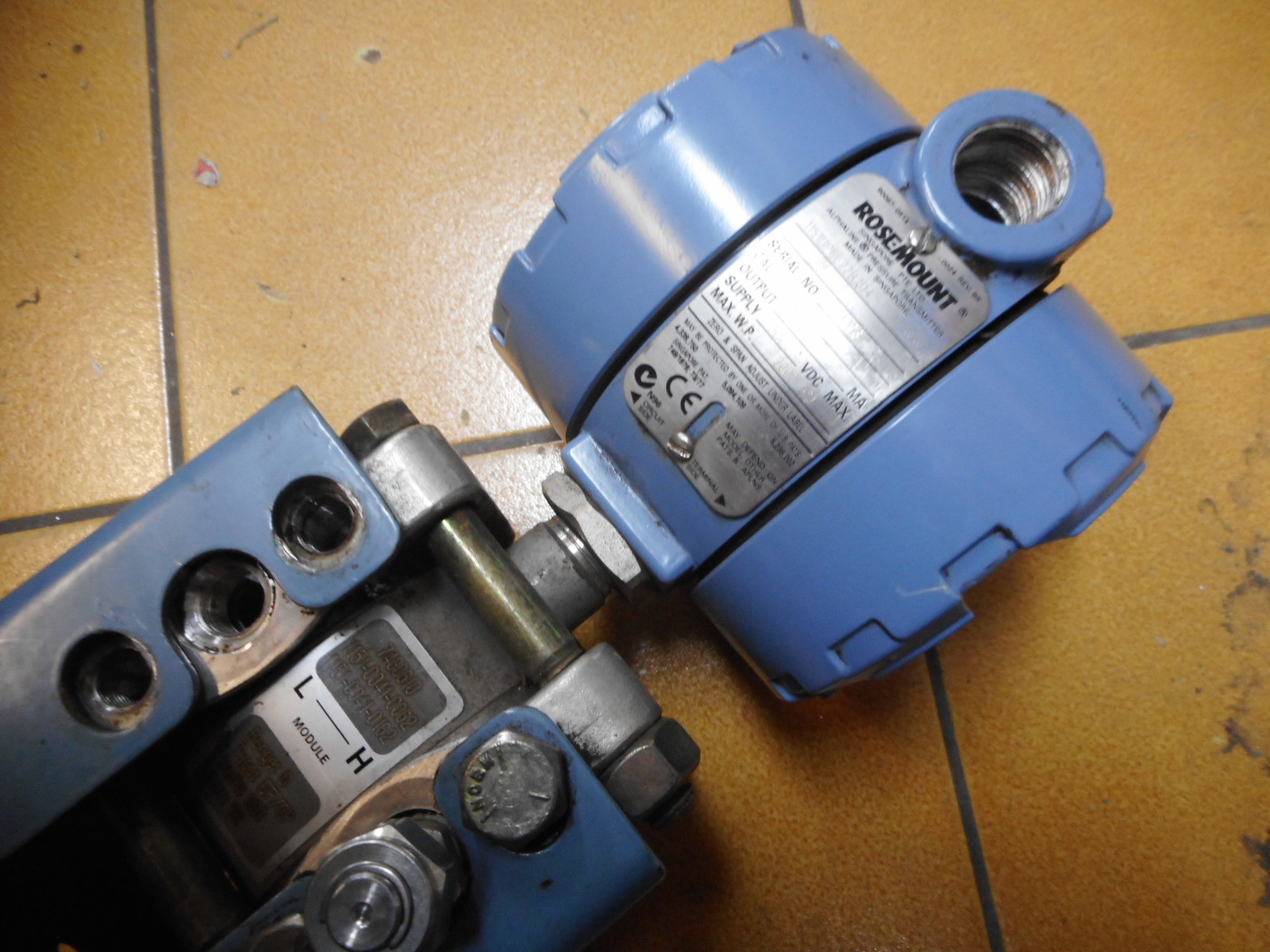 ROSEMOUNT DIFFERENTIAL PRESSURE TRANSMITTER -- 100psi -- 4..20mA Output ...