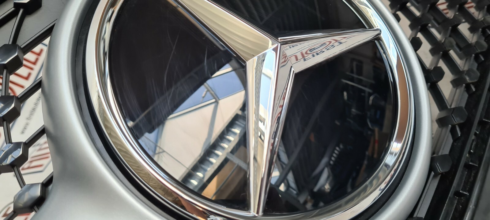 Original Mercedes H247 GLA AMG Kühlergrill Diamantgrill mit Distronic ...