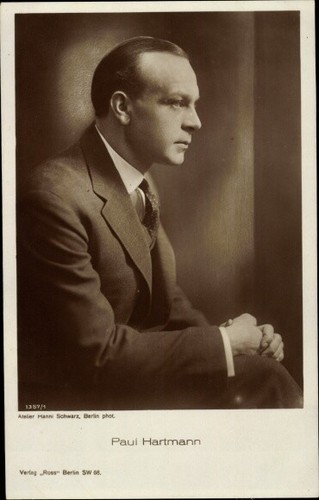 Ak Schauspieler Paul Hartmann, Portrait im Anzug im Sitzen, Ross ...