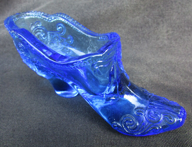 Fenton Mosser or Boyd glass shoe choice color & style cat's head bows ...
