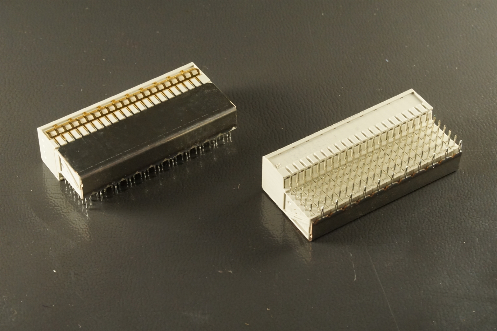 Lot of 2 352152-1 Tyco Z Pack Connector Right Angle PCB Mount 110 Gold ...