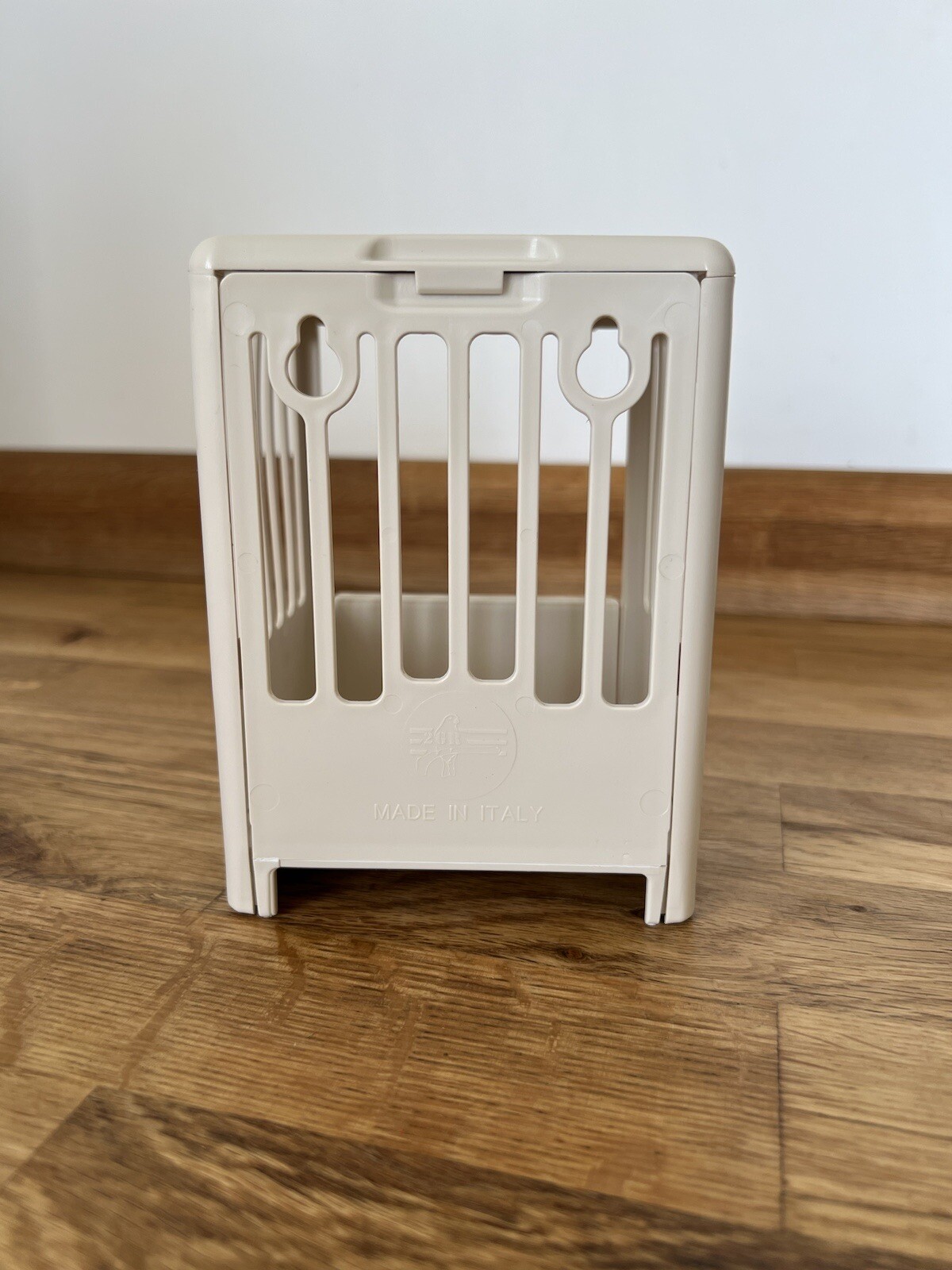 4x Plastic Canary / Finch Nest Pans Bird Nest Box For External or ...