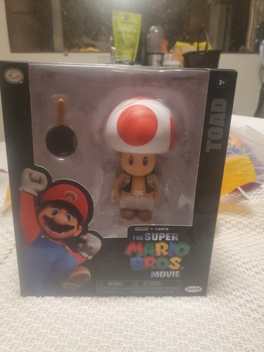 The Super Mario Bros. Movie Toad Figure with Frying Pan Accessory New ...