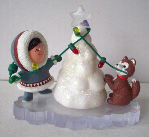 Decorating the tree w lights Frosty Friends Hallmark Christmas ornament ...