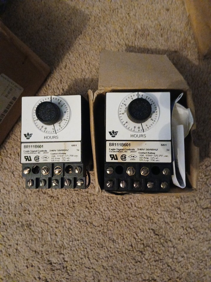 Quantity 2 Eagle Signal Controls BR111B601 Reset Timer 240V 50/60HZ | eBay