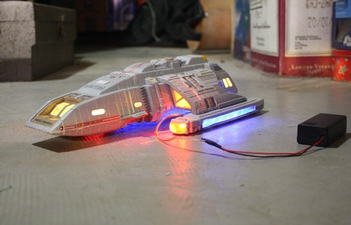 AMT Star Trek Deep Space 9 Runabout Yangtzee Kiang- Built with lights ...