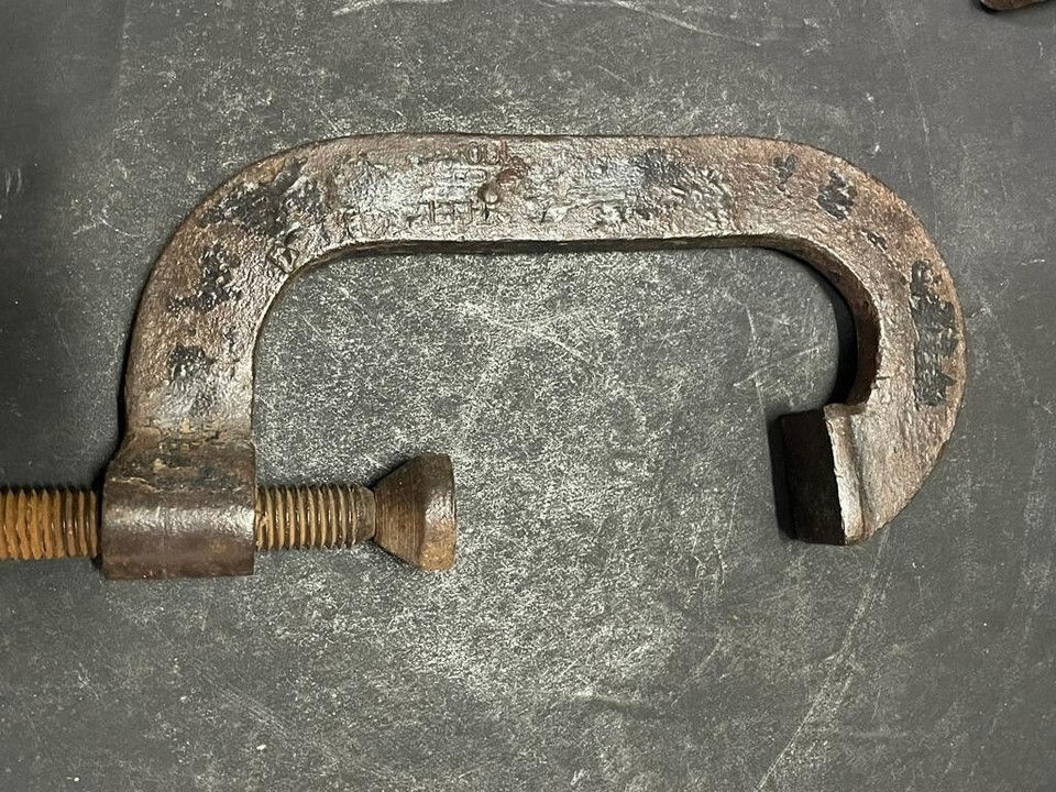 OLD VINTAGE RARE HANDMADE 2 PC RUSTIC SOLID IRON MULTIPURPOSE CLAMP FIX ...