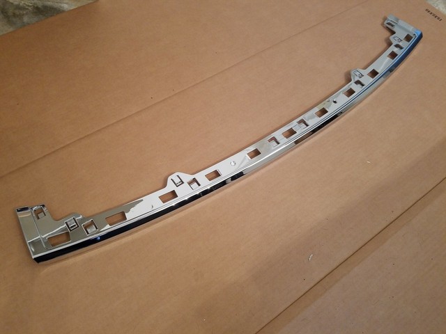 Bumper Face Bar Step Pad Molding Trim Rear Jeep 11-14 CH1144100 ...