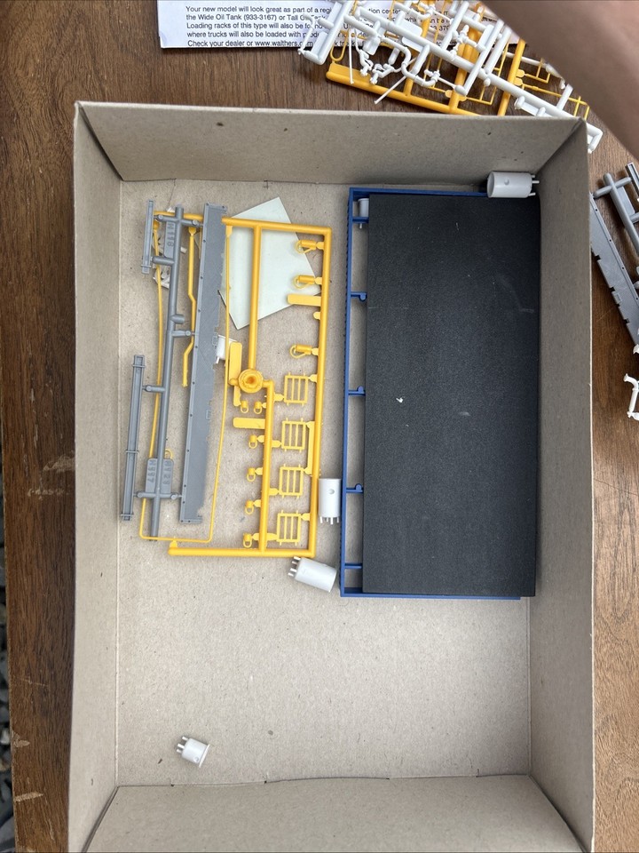 Walthers Cornerstone HO Scale Building/Structure Kit Tanker Truck ...