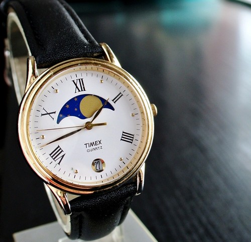 VINTAGE TIMEX DATE ELEGANT MOON PHASE DIAL QUARTZ MEN'S GOLDEN BLACK ...