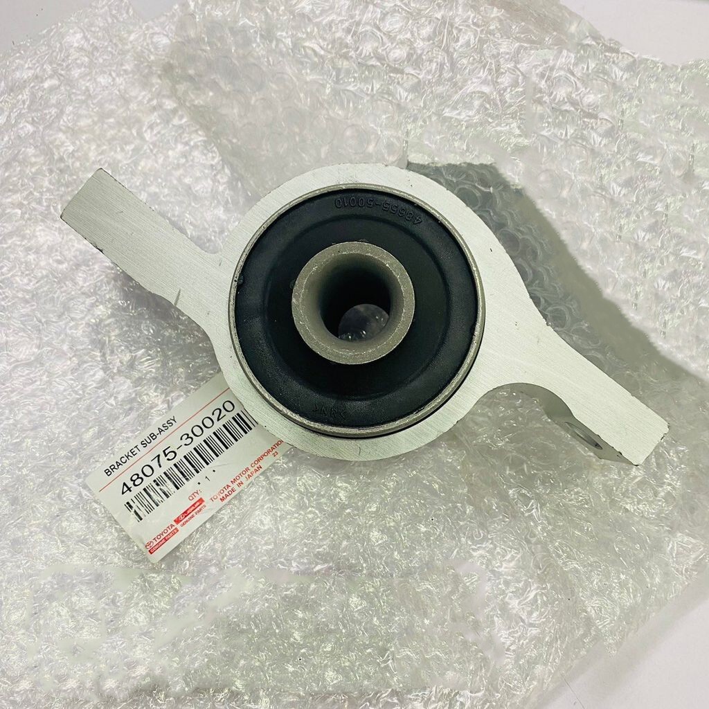 GENUINE LEXUS IS F FRONT RIGHT LOWER CONTROL ARM BUSHING NO.1 OEM 48075 ...