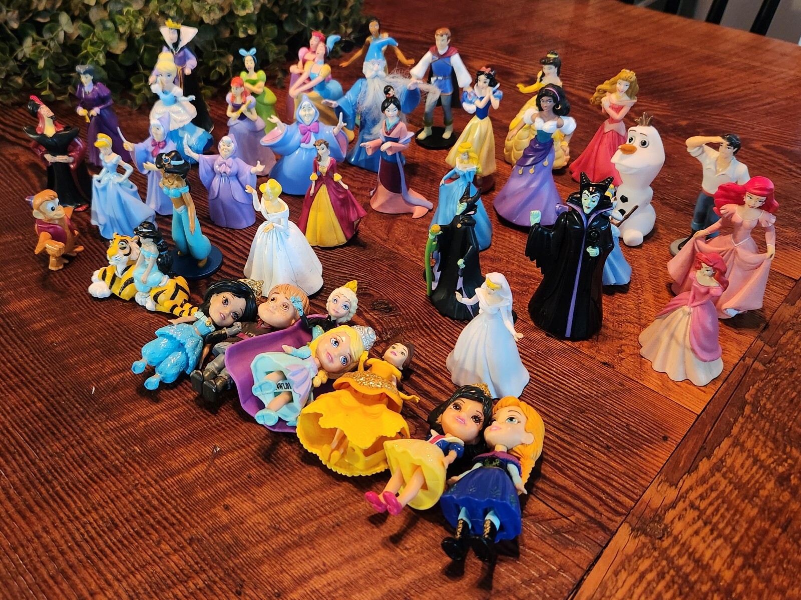 Large Lot of 40 Assorted Disney Characters | eBay