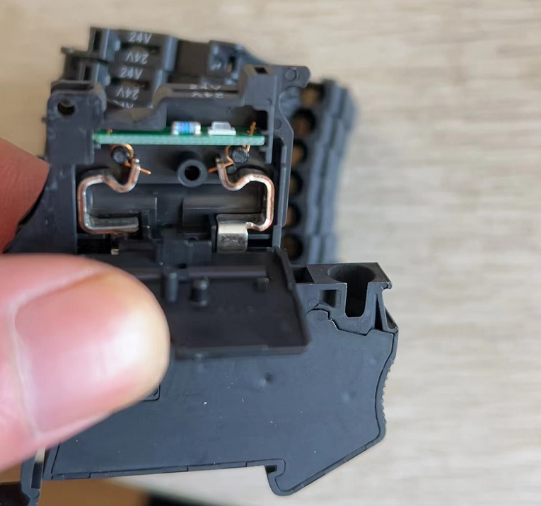 1 pcs phoenix contact ST4-HESILED24(5X20) 3036547 Cantilever Fuse ...