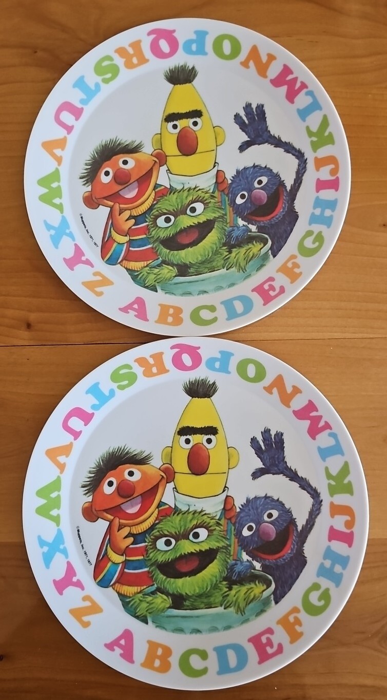 Lot of 2 VINTAGE SESAME STREET MUPPETS, INC. 1977 A-Z PLASTIC PLATE NHP ...