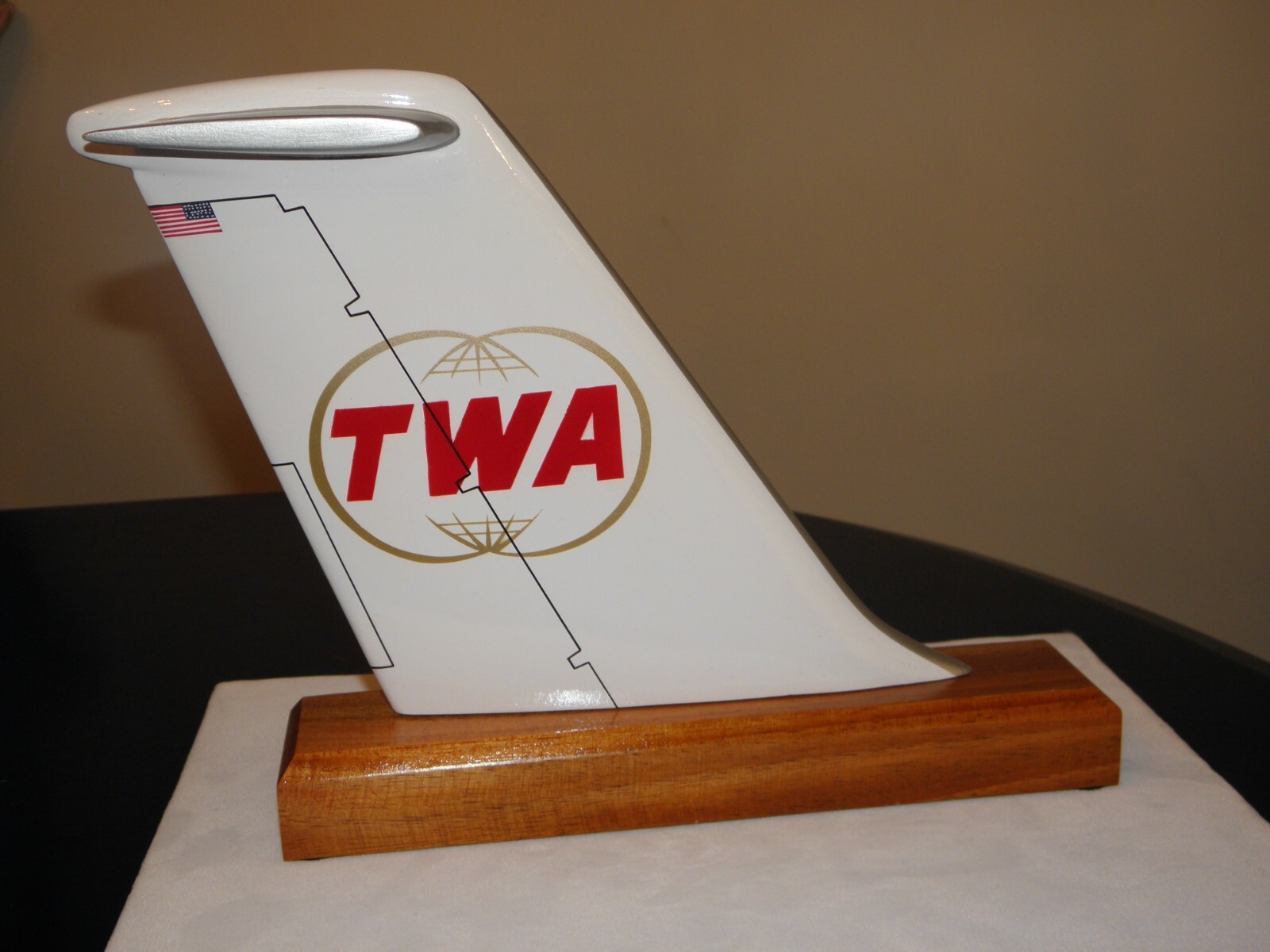 TWA AIRLINE WOOD TAIL MODEL DC 9 AIRPLANE TRANS WORLD PILOT DESK ...