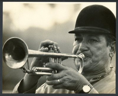 VINTAGE PRESS PHOTO / HORSE RACING TRUMPET PLAYER / PUERTO RICO 1970's ...
