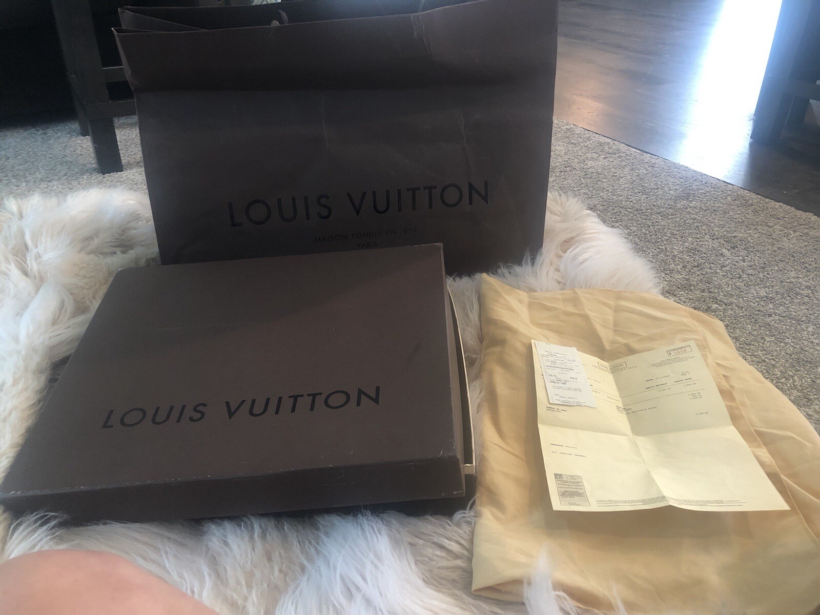 GORGEOUS LOUIS VUITTON WITH AUTHENTICATION CERTIFICAT… - Gem
