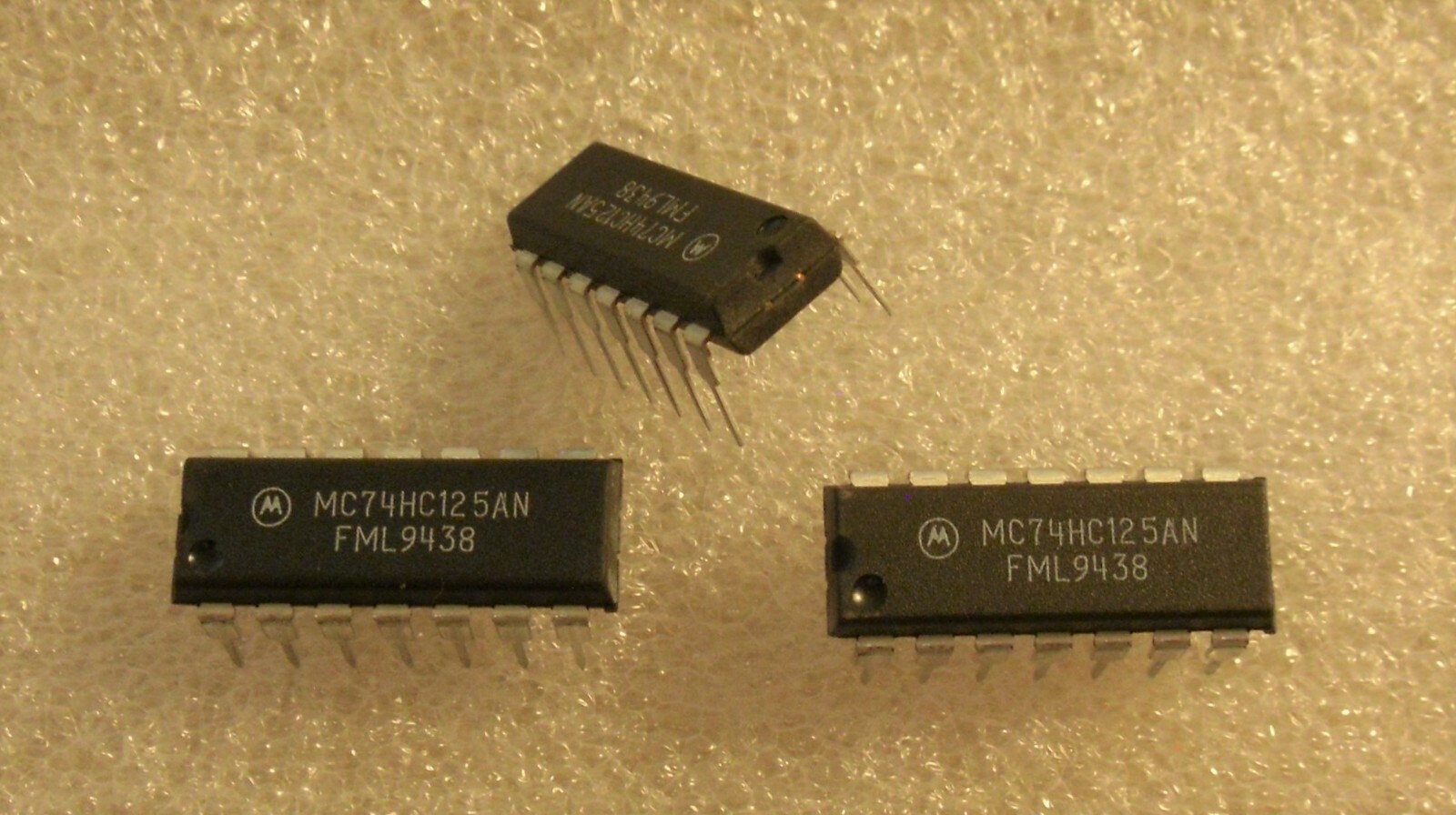 74C, 74HC & 74HCT CMOS Series Logic Gates Thru-Hole - Lots and Single ...