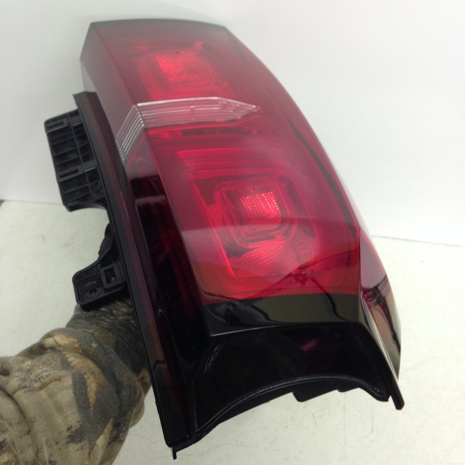 2015-2020 Chevy Tahoe Suburban Left DRIVER Side Tail Light 84467058 OEM ...