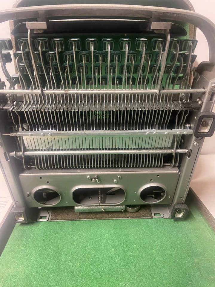 1951 Remington Rand Quiet-Riter Miracle Tab Typewriter Green w/Case ...