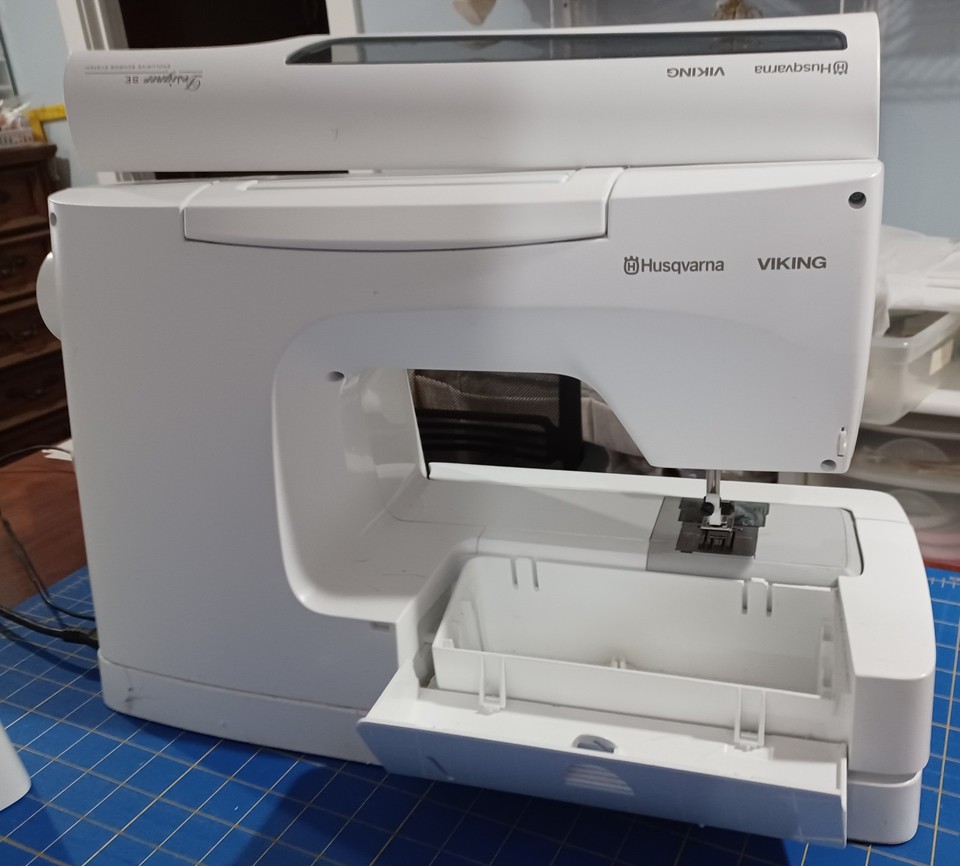 Husqvarna Viking Designer SE Sewing Machine & Embroidery Arm For Parts ...