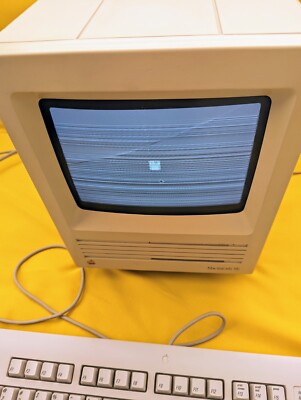Apple Macintosh SE Works! M5011. With Keyboard And Mouse. Screen ...