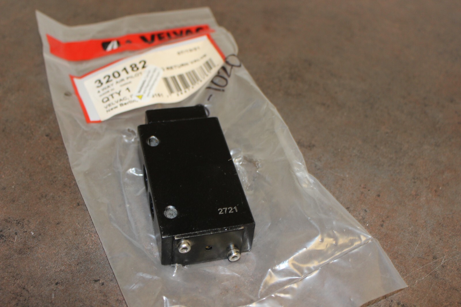 Velvac 320182 4 Way Air Pilot Spring Return Valve for sale online | eBay