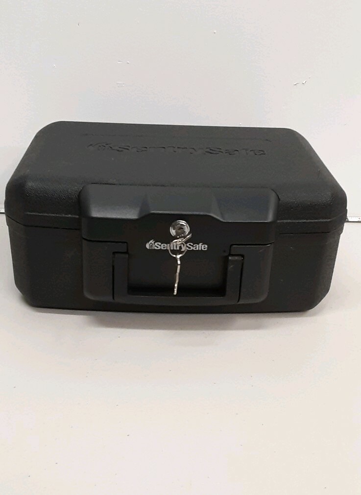 13 x 9 1/4 x 6 1/4" Sentry Safe R4132 with 2 Keys, Great gun bedside ...