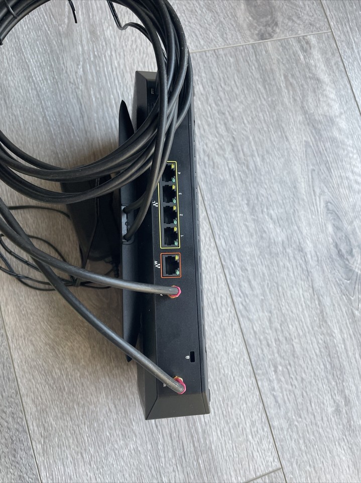 Cradlepoint E100 Series E110-C4D Router + Battery Comcast Business CP2 ...