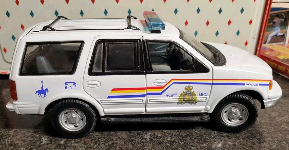 Nice RCMP Royal Canadian Mounted Police 1:24 2000 Ford Expedition XLT ...