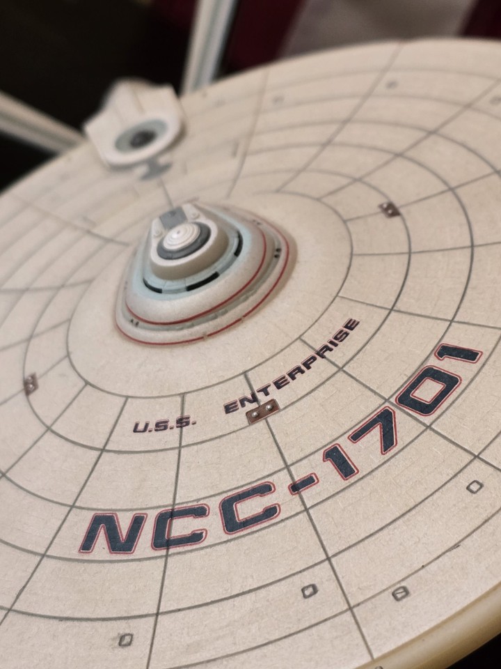 Diamond Select Toys USS Enterprise NCC-1701 Constitution Refit Model ...