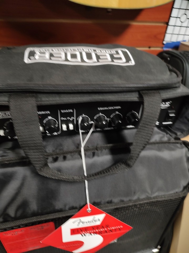 Fender Rumble 350 Bass Amplifier with 1 12" Speaker Cab & 1 2x8 Speaker ...